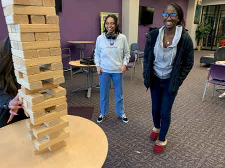 Association for Information Technology Students Hosts Game Nights